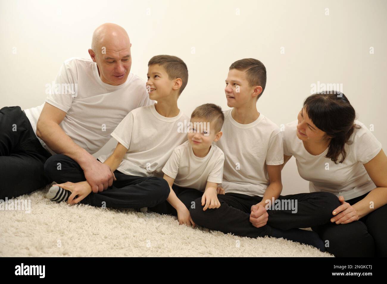 Studio photo shoot group portrait of cheerful big extended multi ...