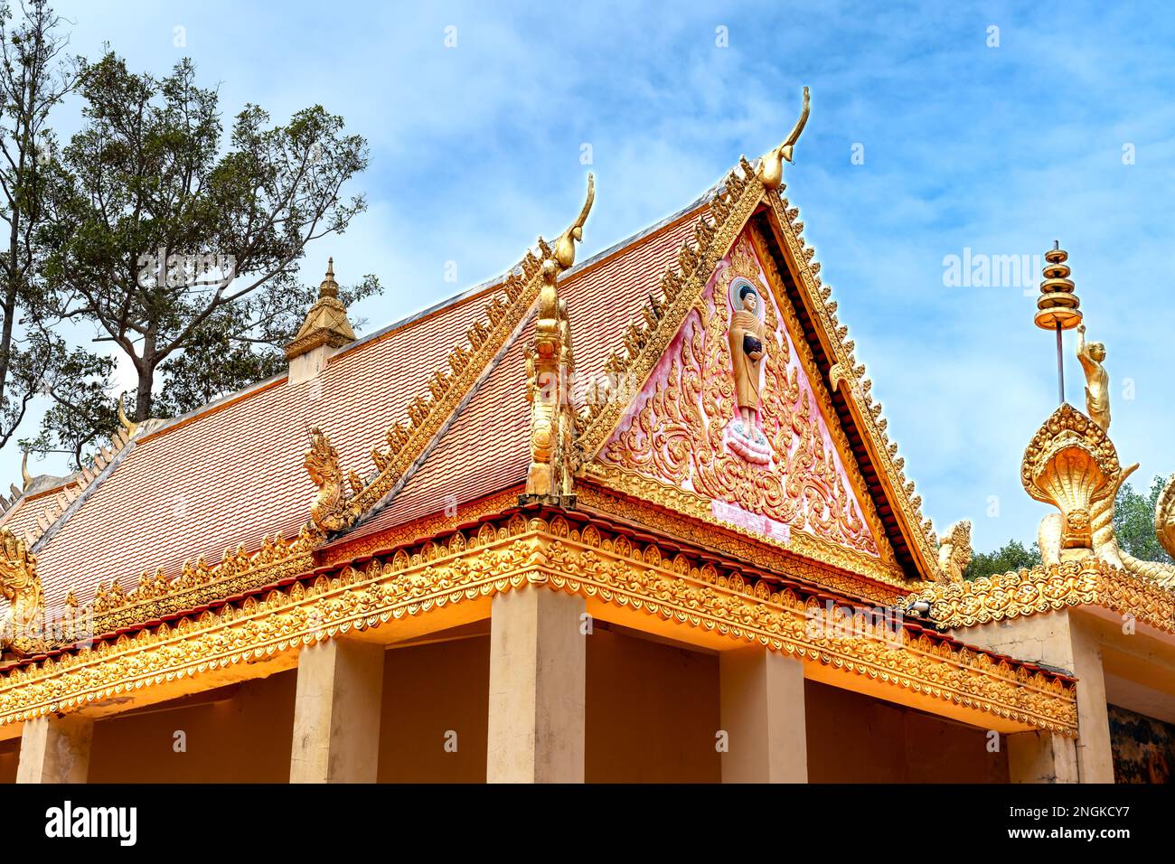Admire the unique architecture of an ancient Khmer temple in Rach Gia ...