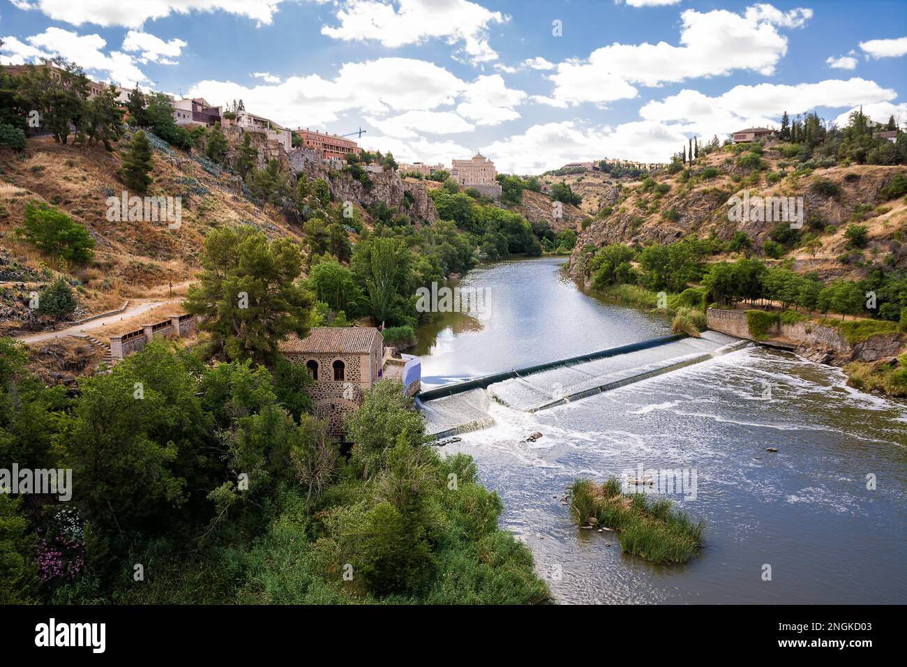 Tagus river on the outskirts of Toledo, Spain Stock Photo - Alamy