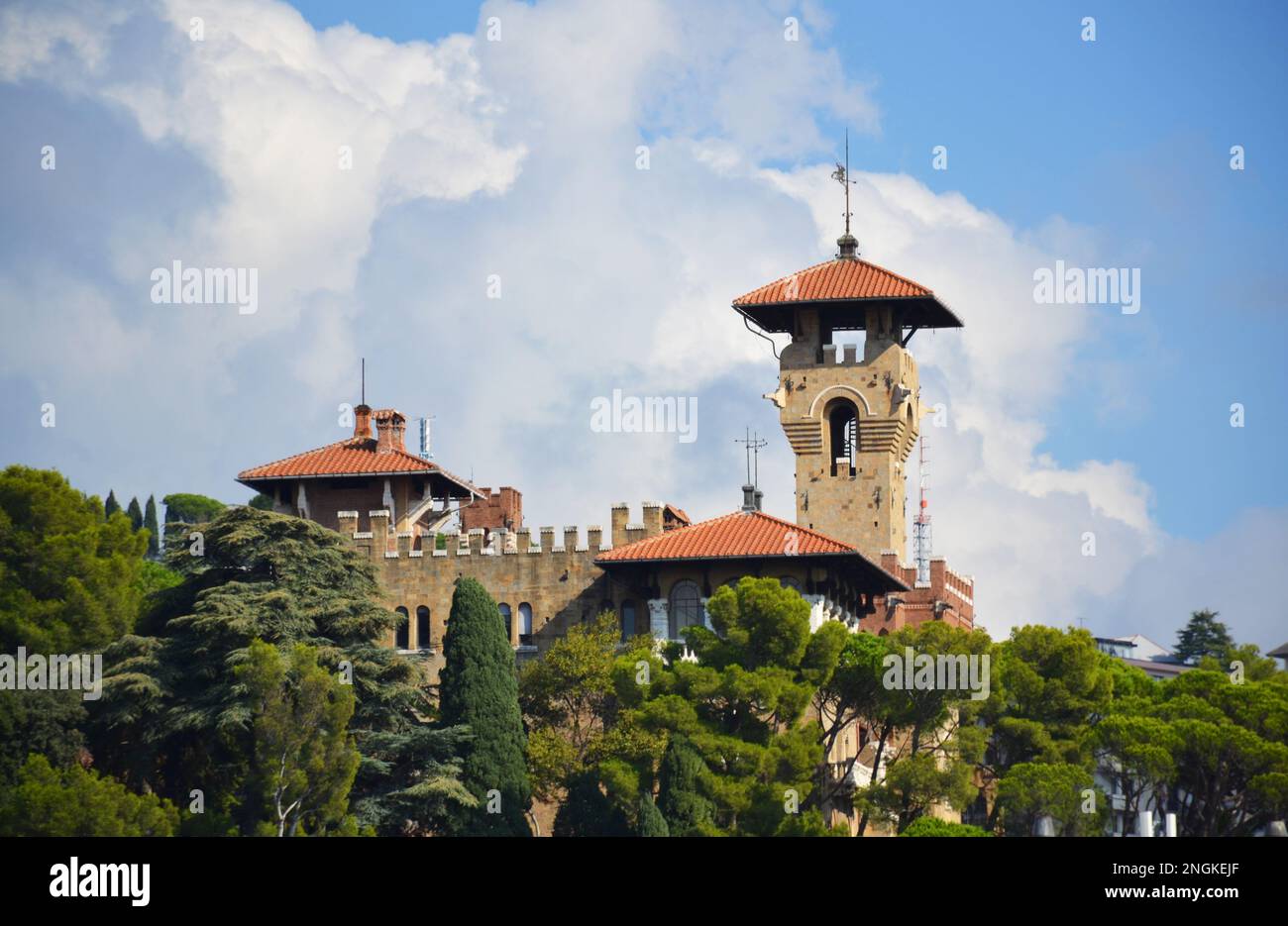 Medieval stone tower castello hi-res stock photography and images - Alamy