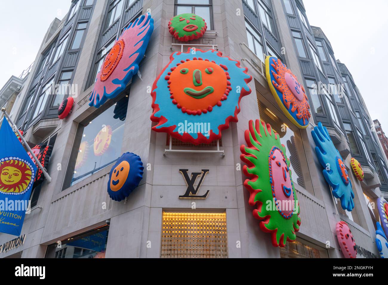Yayoi Kusama artwork decorates Louis Vuitton store in New Bond Street ...
