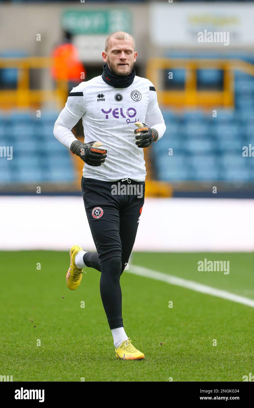 Adam Davies #1 of Sheffield United warms up during the Sky Bet ...