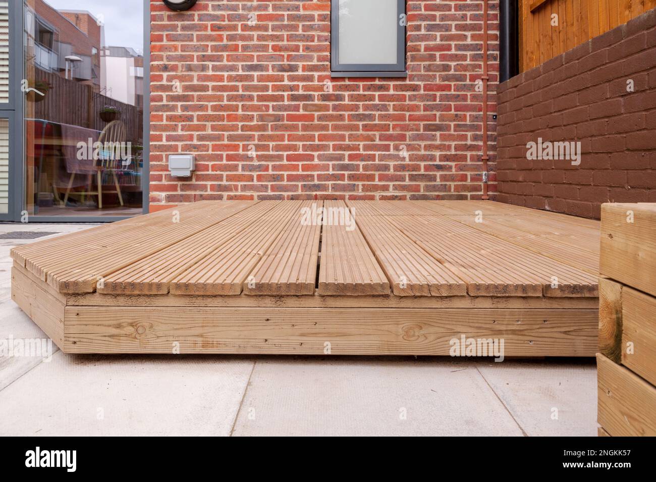 Newly built wooden deck in backyard Stock Photo - Alamy