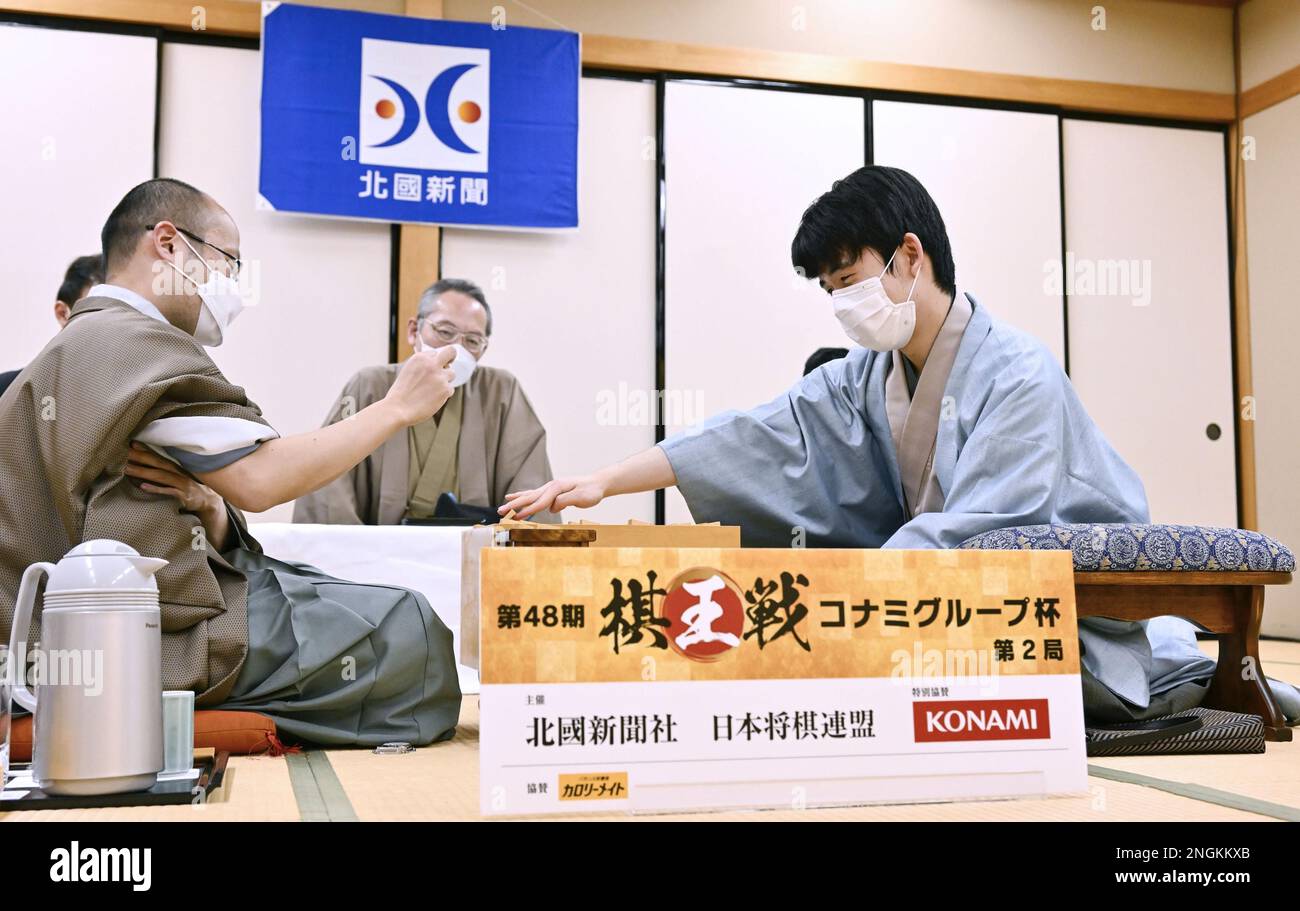 Challenger Sota Fujii (R) reflects on Game 2 of a best-of-five series ...