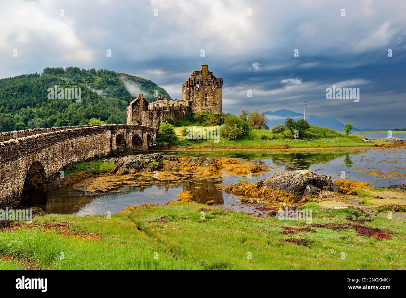 Loch long castle hi-res stock photography and images - Alamy