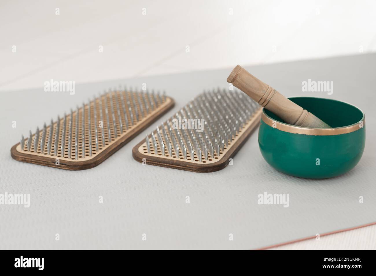 Tibetan singing bowl and sadhu board on yoga mat Stock Photo - Alamy