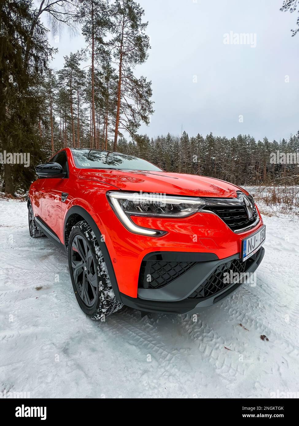 Renault Arkana RS-line Valencia Orange crossover SUV E-tech hybrid car ...