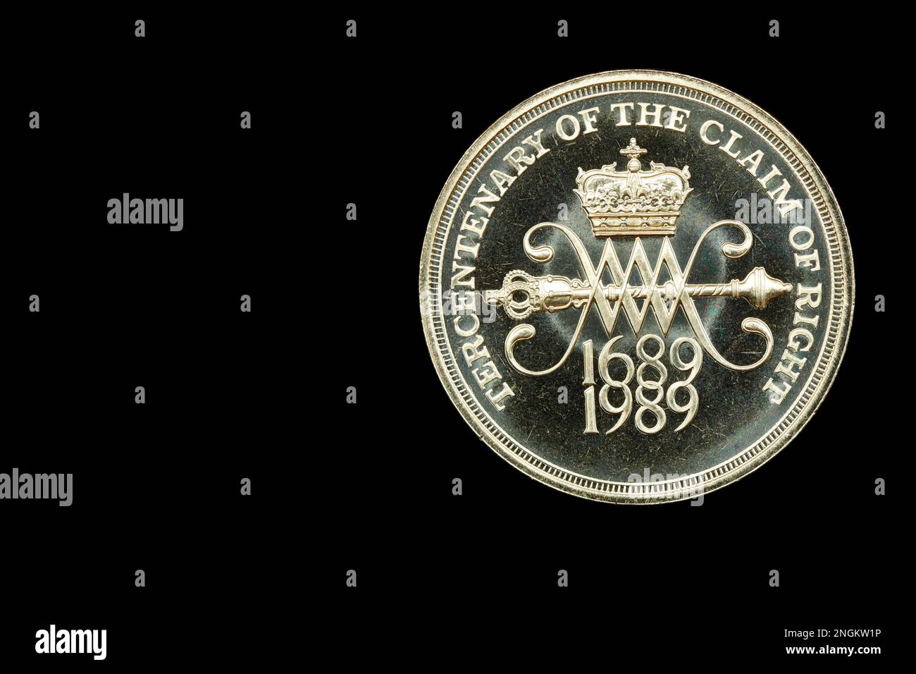 Reverse side of a 1989 £2 coin commemorating the Tercentenary of the ...
