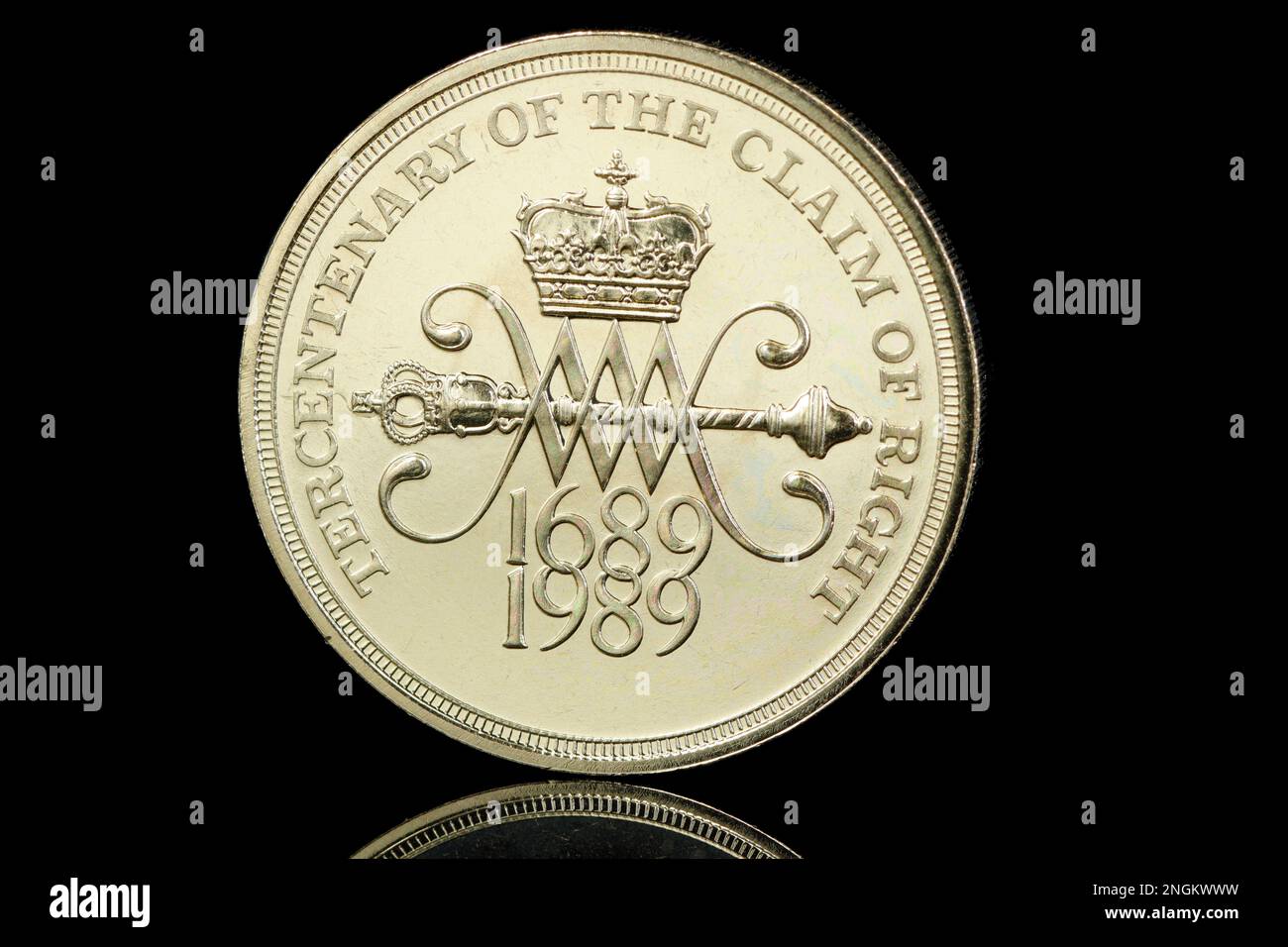 Reverse side of a 1989 £2 coin commemorating the Tercentenary of the ...