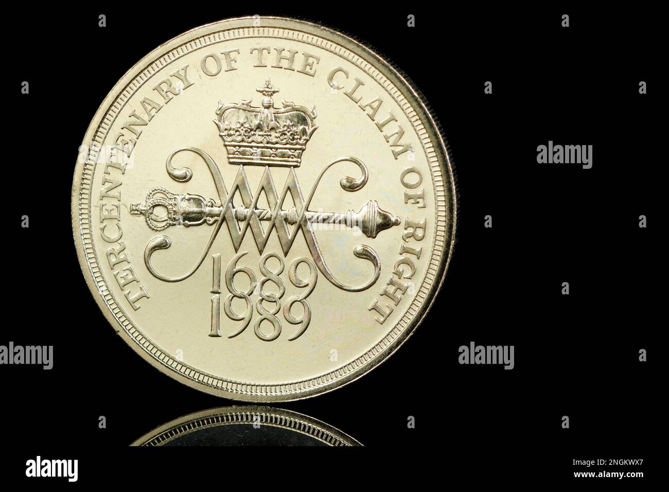 Reverse side of a 1989 £2 coin commemorating the Tercentenary of the ...