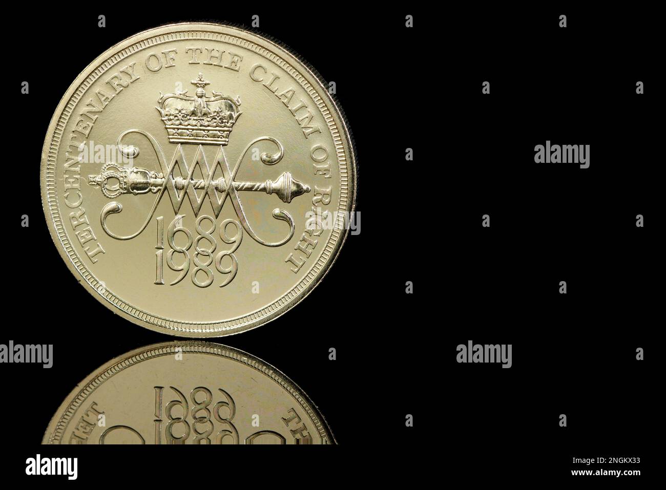 Reverse side of a 1989 £2 coin commemorating the Tercentenary of the ...