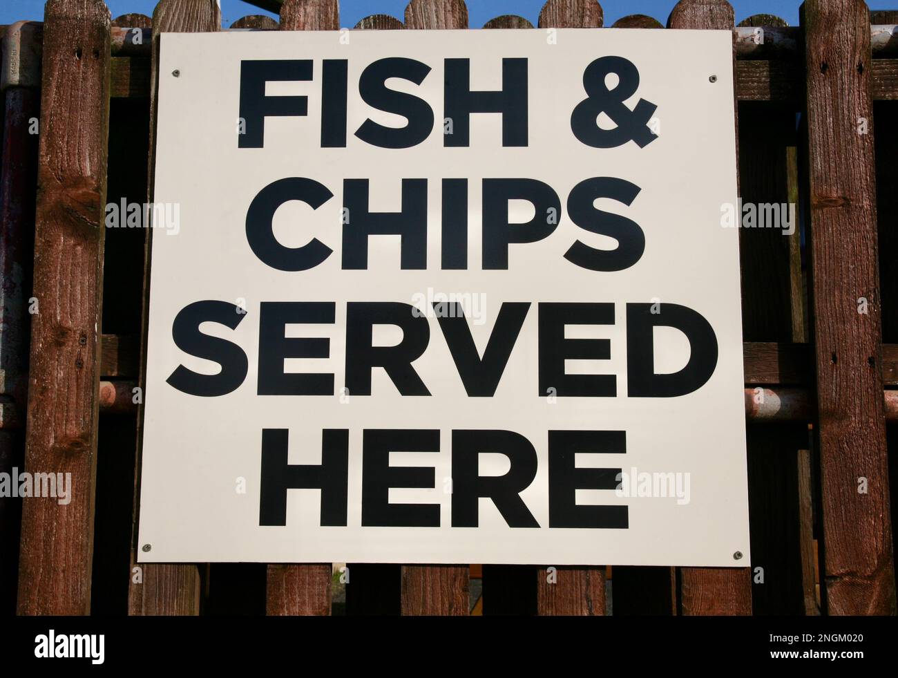 A sign to indicate that fish and chips are available at this location ...