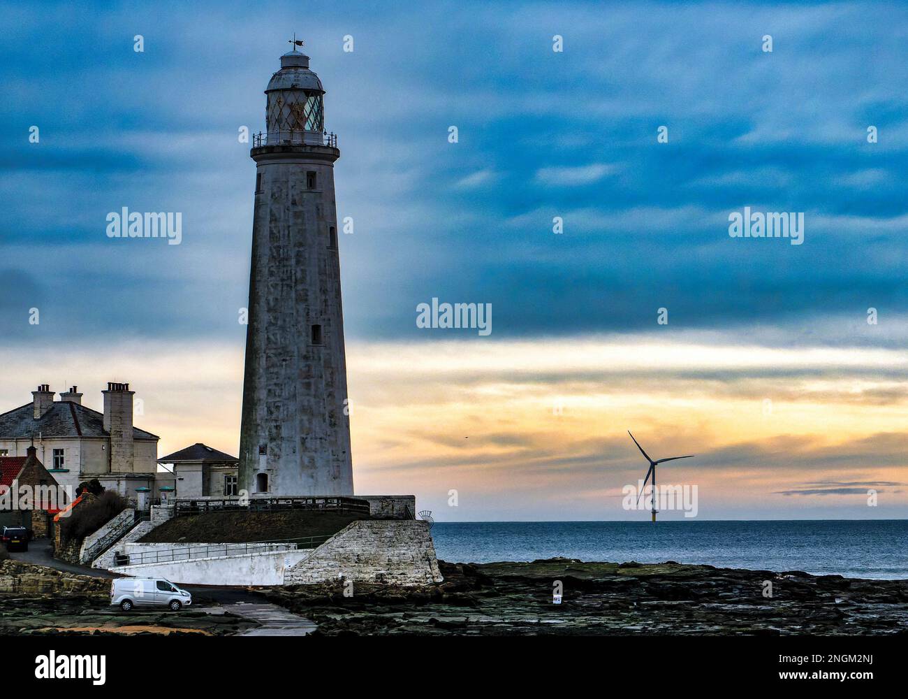 Whitley bay lighthouse hi-res stock photography and images - Alamy