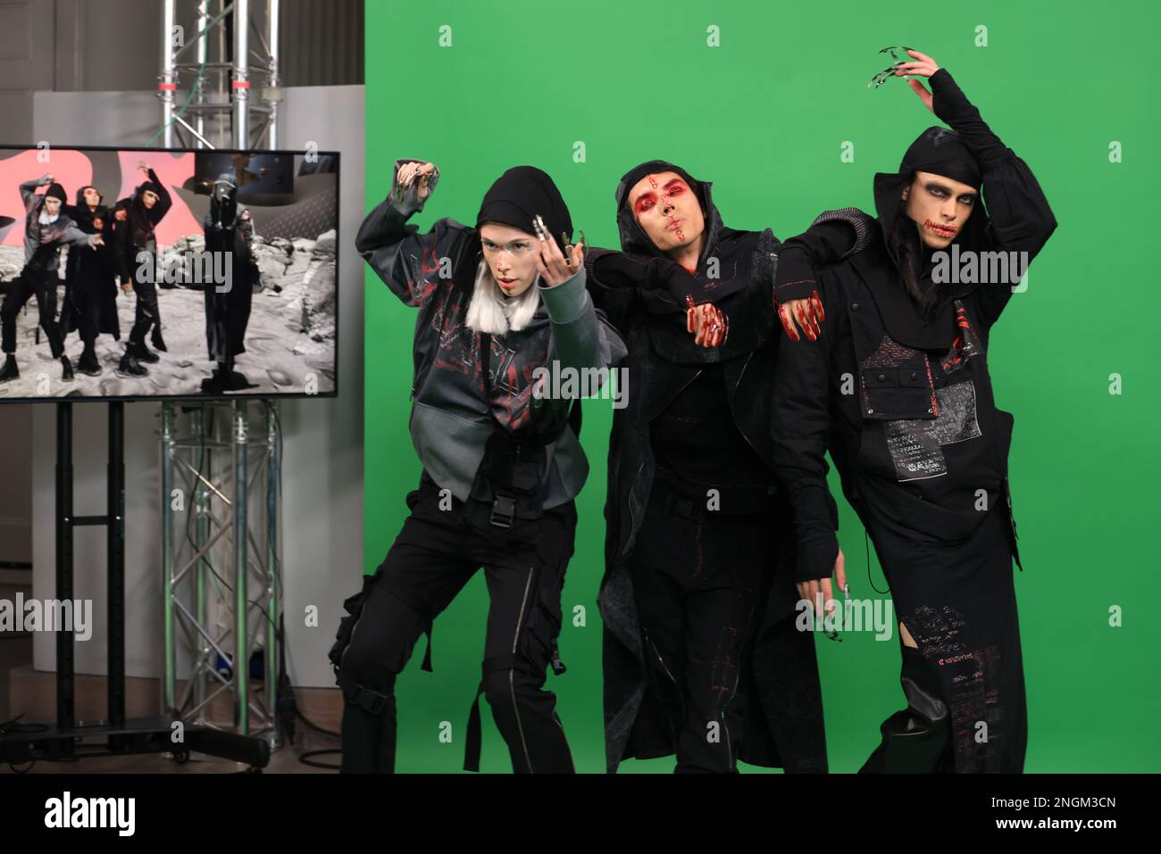 Metaverse fashion week hi-res stock photography and images - Alamy