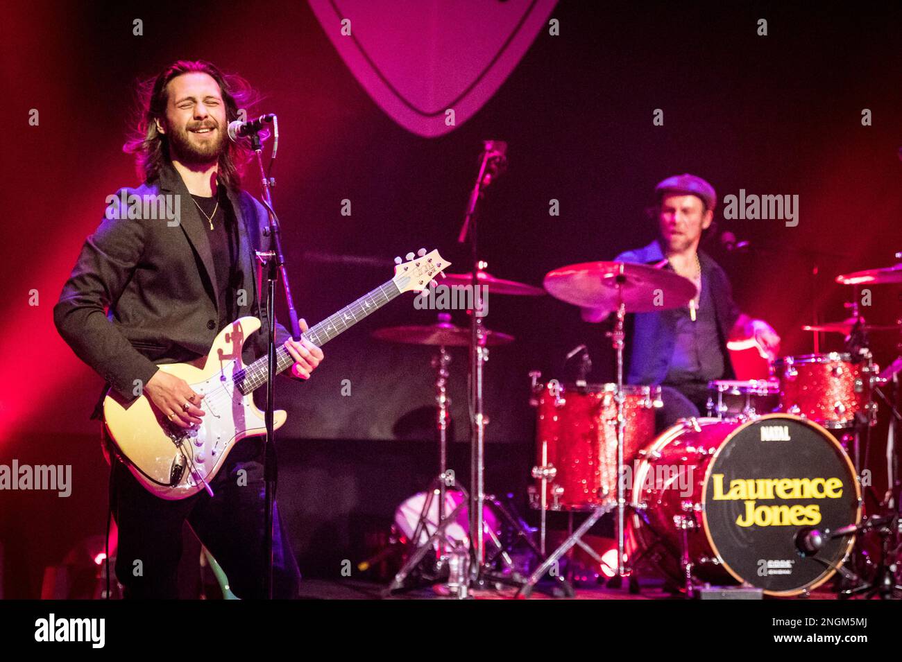 Laurence Jones on guitar & vocals, Ash Sheehan on drums Stock Photo - Alamy
