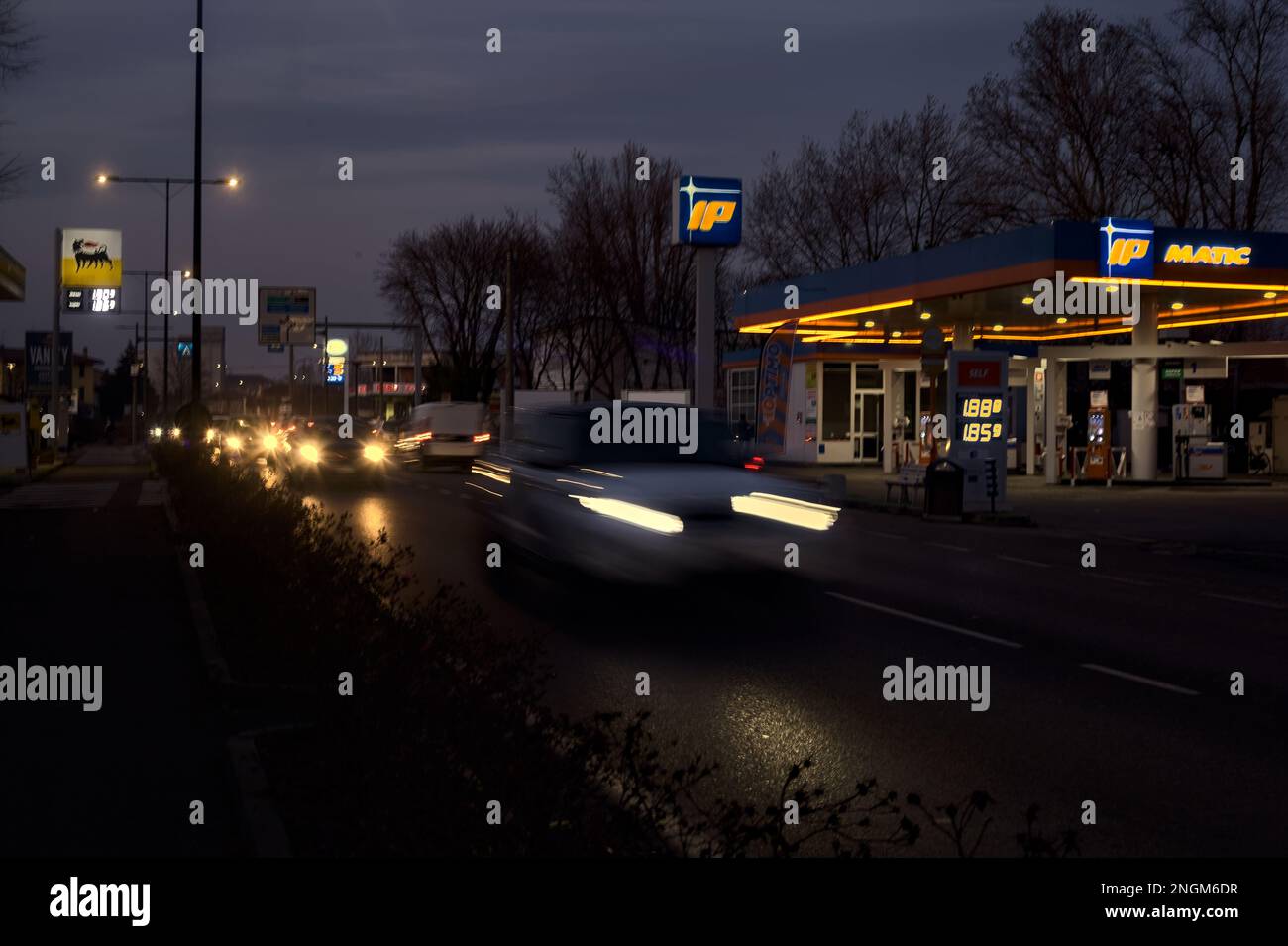 Car passing gas station hi-res stock photography and images - Alamy