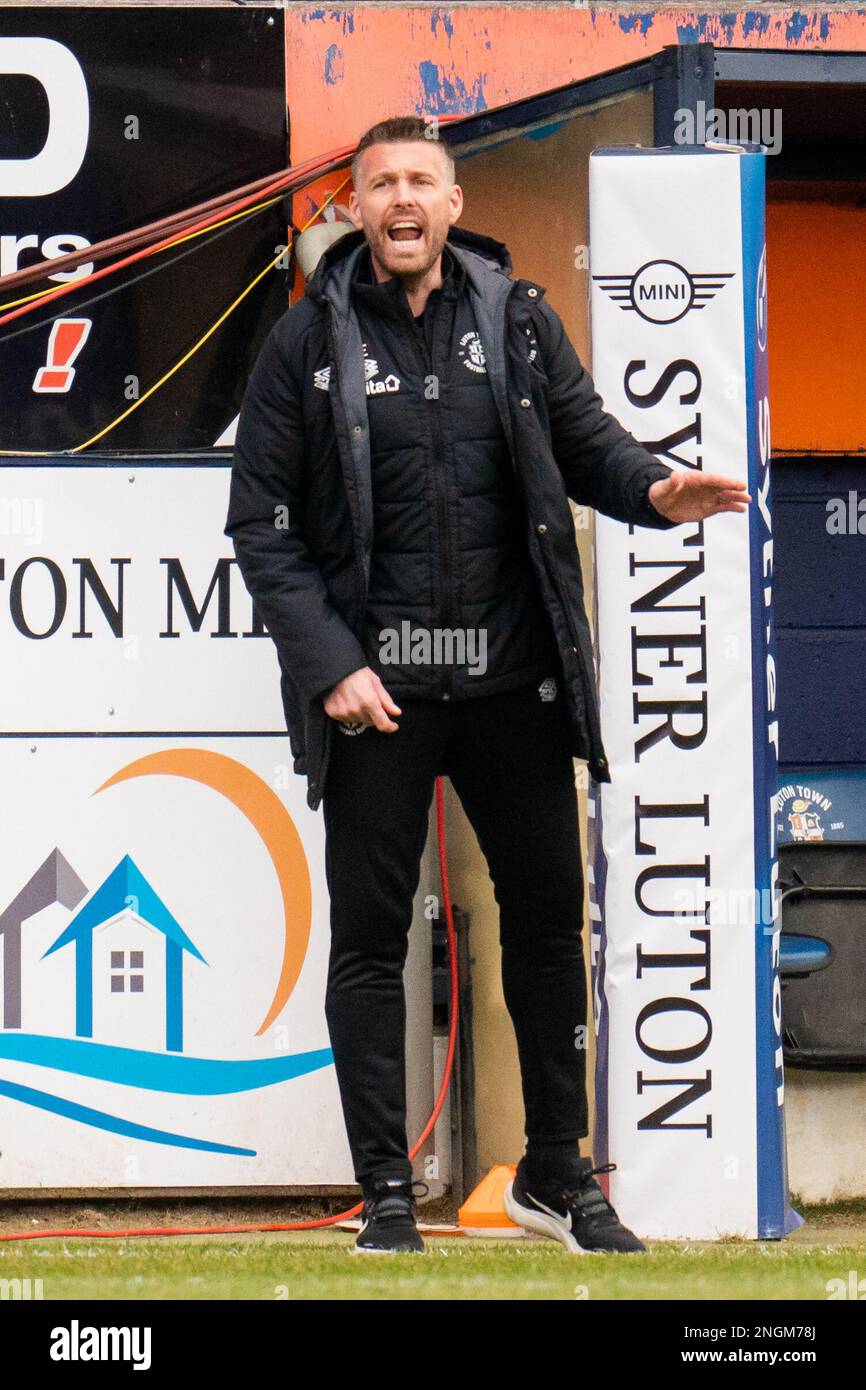 Rob edwards luton manager hi-res stock photography and images - Alamy