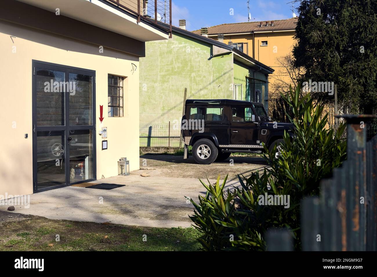 Defender parked on hi-res stock photography and images - Alamy