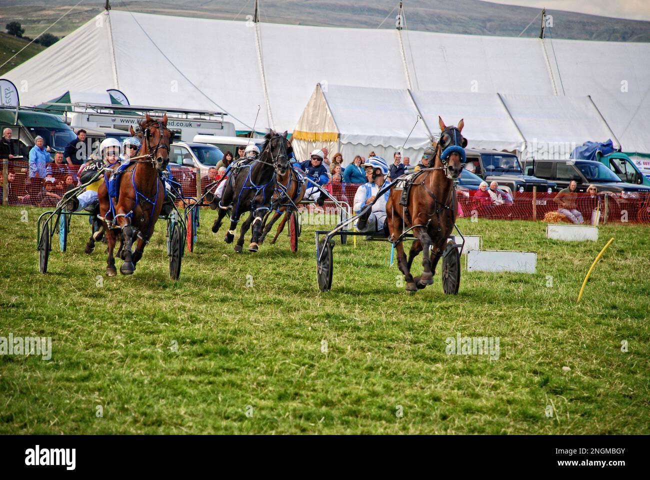 Under the shadow of the spectacular crag hi-res stock photography and ...