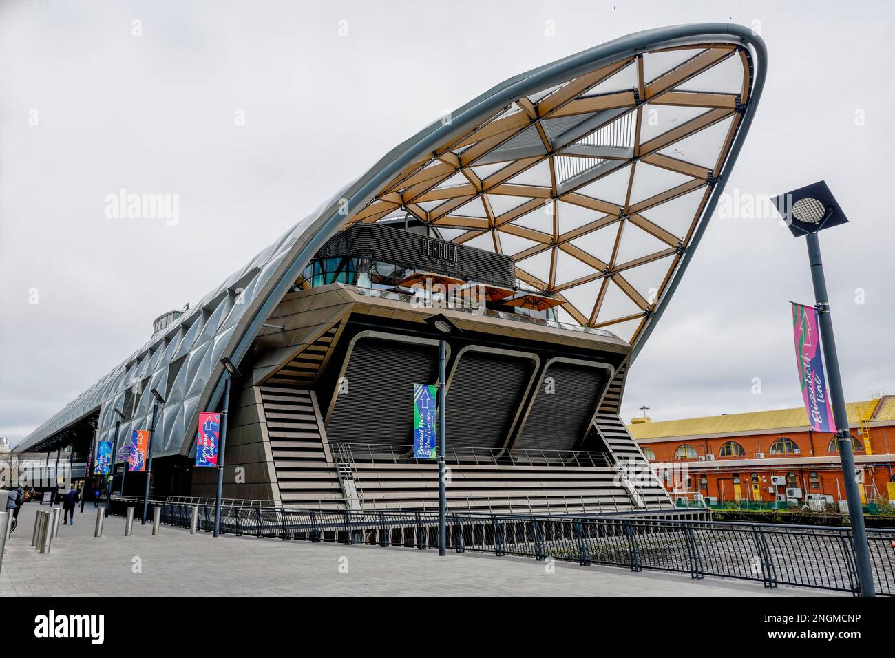 Elizabeth wharf hi-res stock photography and images - Alamy