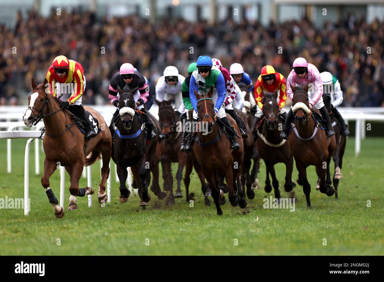 Thomas Mor ridden by jockey Tom O'Brien (left) on their way to winning ...