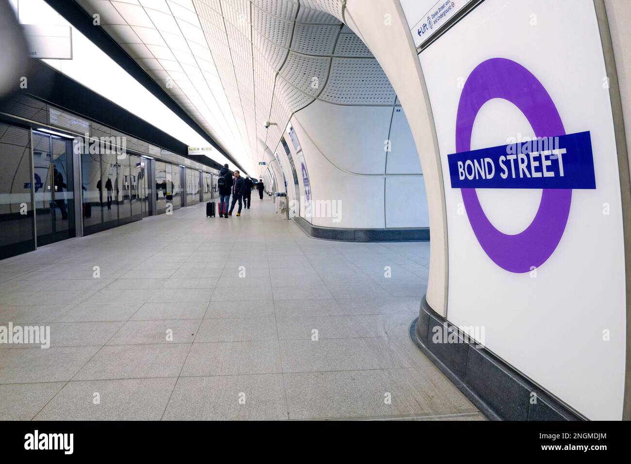 Bond street elizabeth line hi-res stock photography and images - Alamy