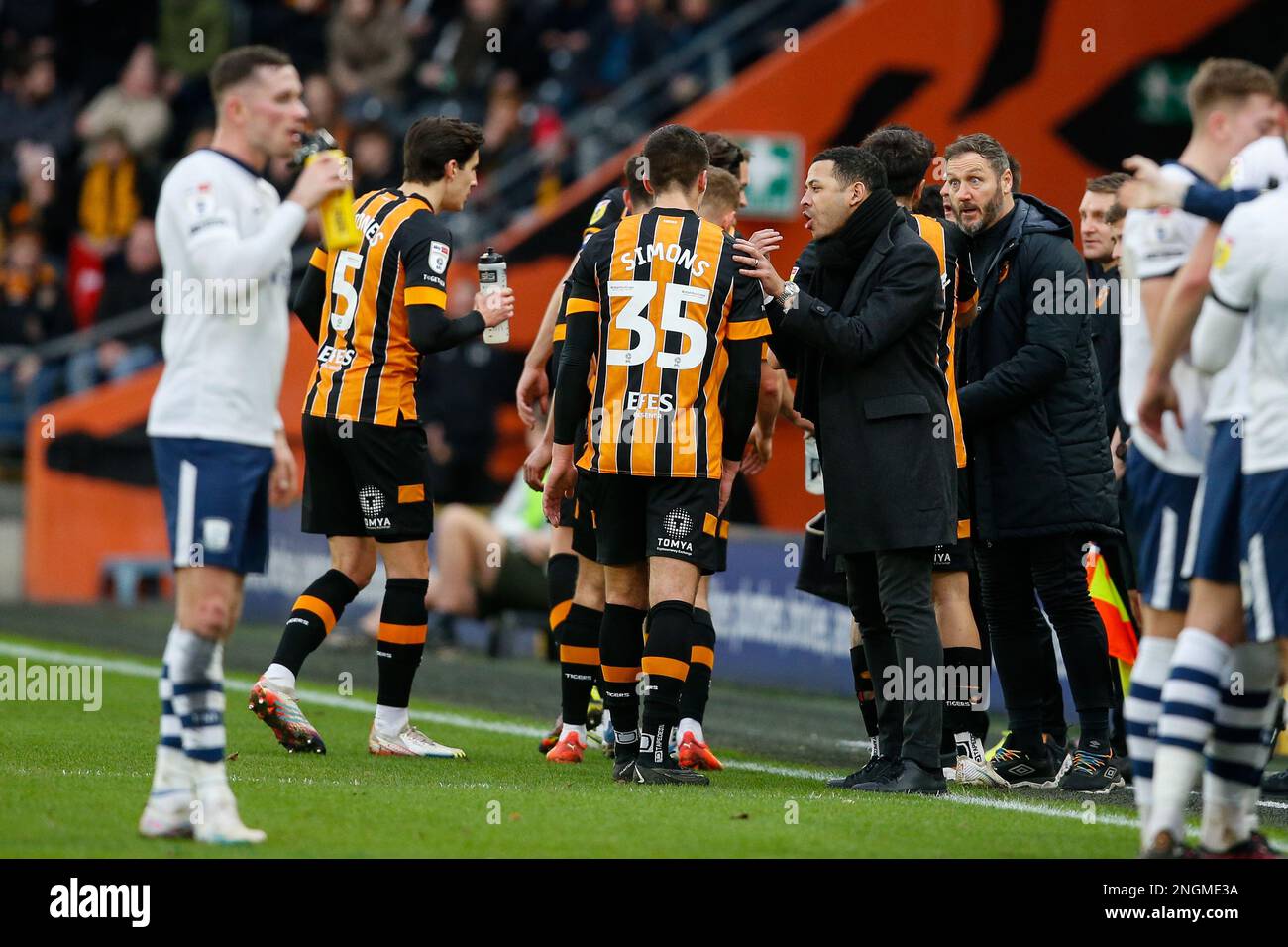 Hull, UK. 18th Feb, 2023. Liam Rosenior manager of Hull City talks to ...