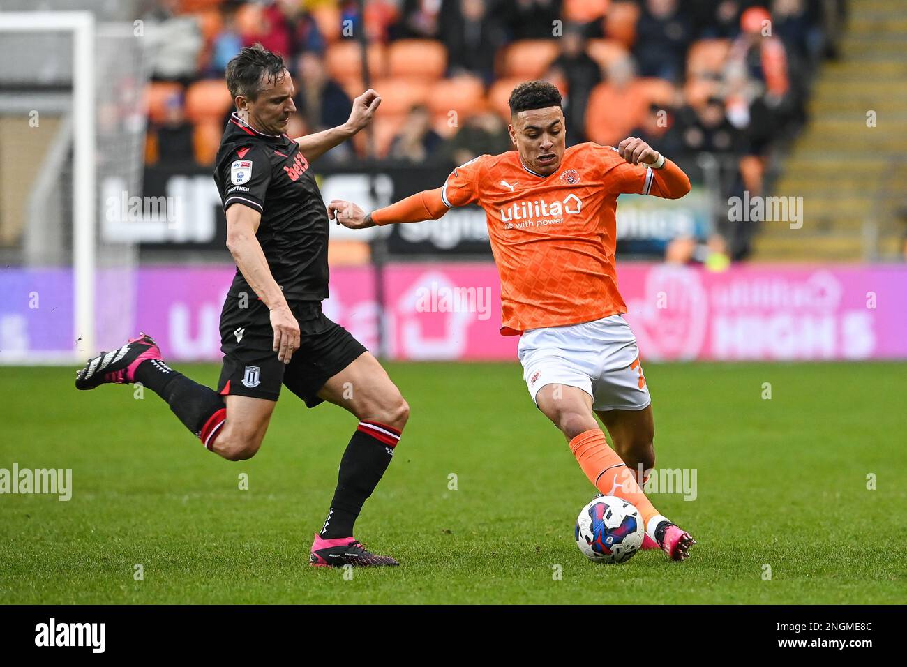 Morgan Rogers #25 of Blackpool in action during the game during the Sky ...