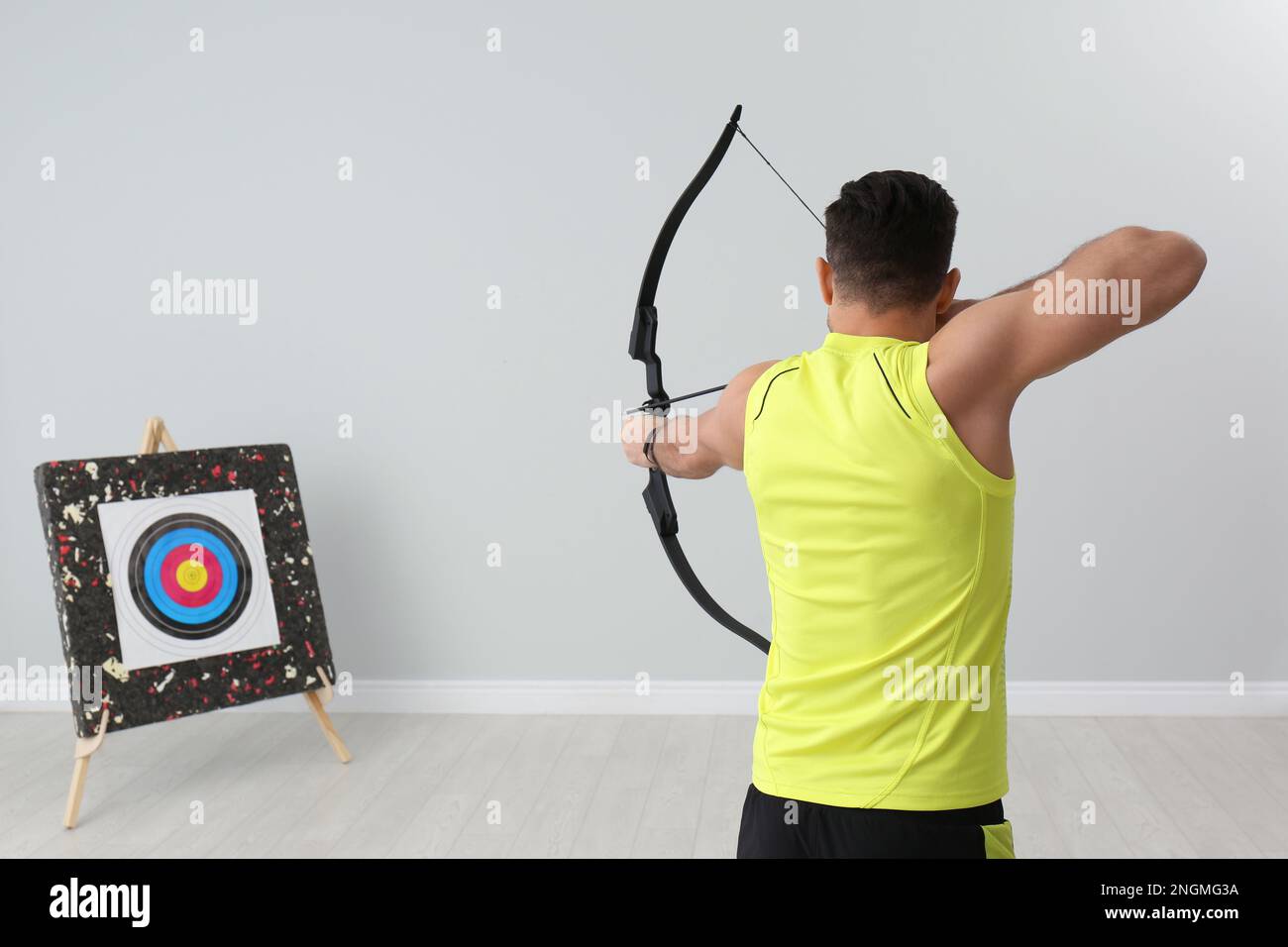 Archery man hunt bow hi-res stock photography and images - Alamy