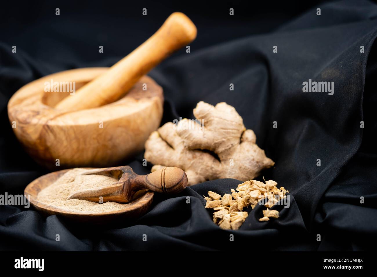 fresh ginger and dried ginger powder on olive wood Stock Photo - Alamy