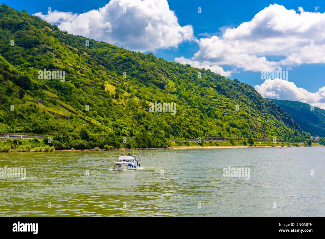 Boat ship in Rhein Rhine river in Loreley, Oberwesel, Rhein-Lahn-Kreis ...