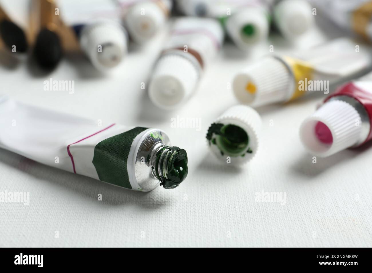 Kit on canvas hi-res stock photography and images - Alamy