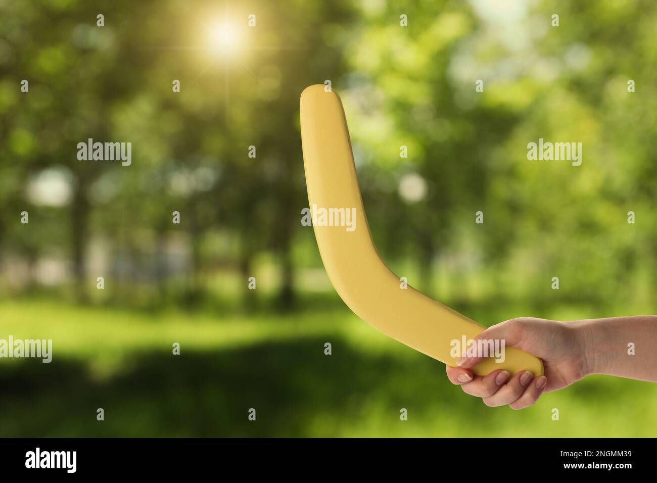 Hand holding boomerang hi-res stock photography and images - Alamy