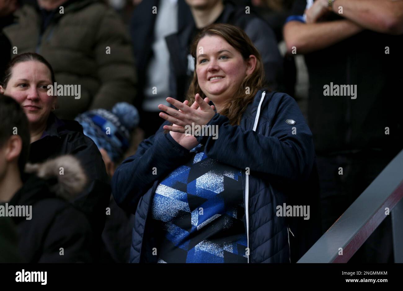 Derby county fan cheering hi-res stock photography and images - Alamy