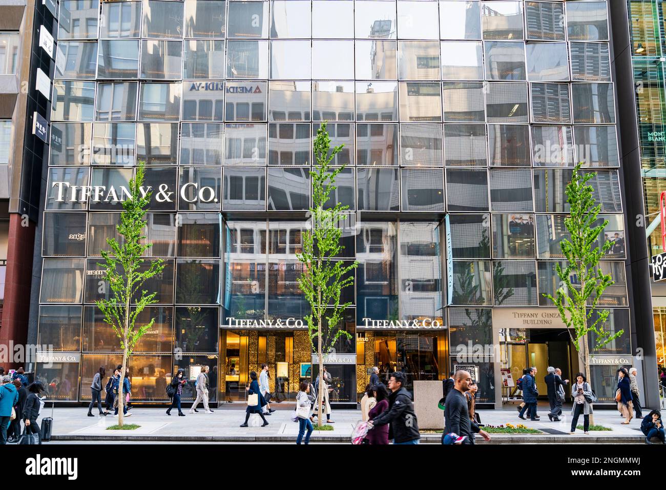 Tiffany shop front hi-res stock photography and images - Alamy