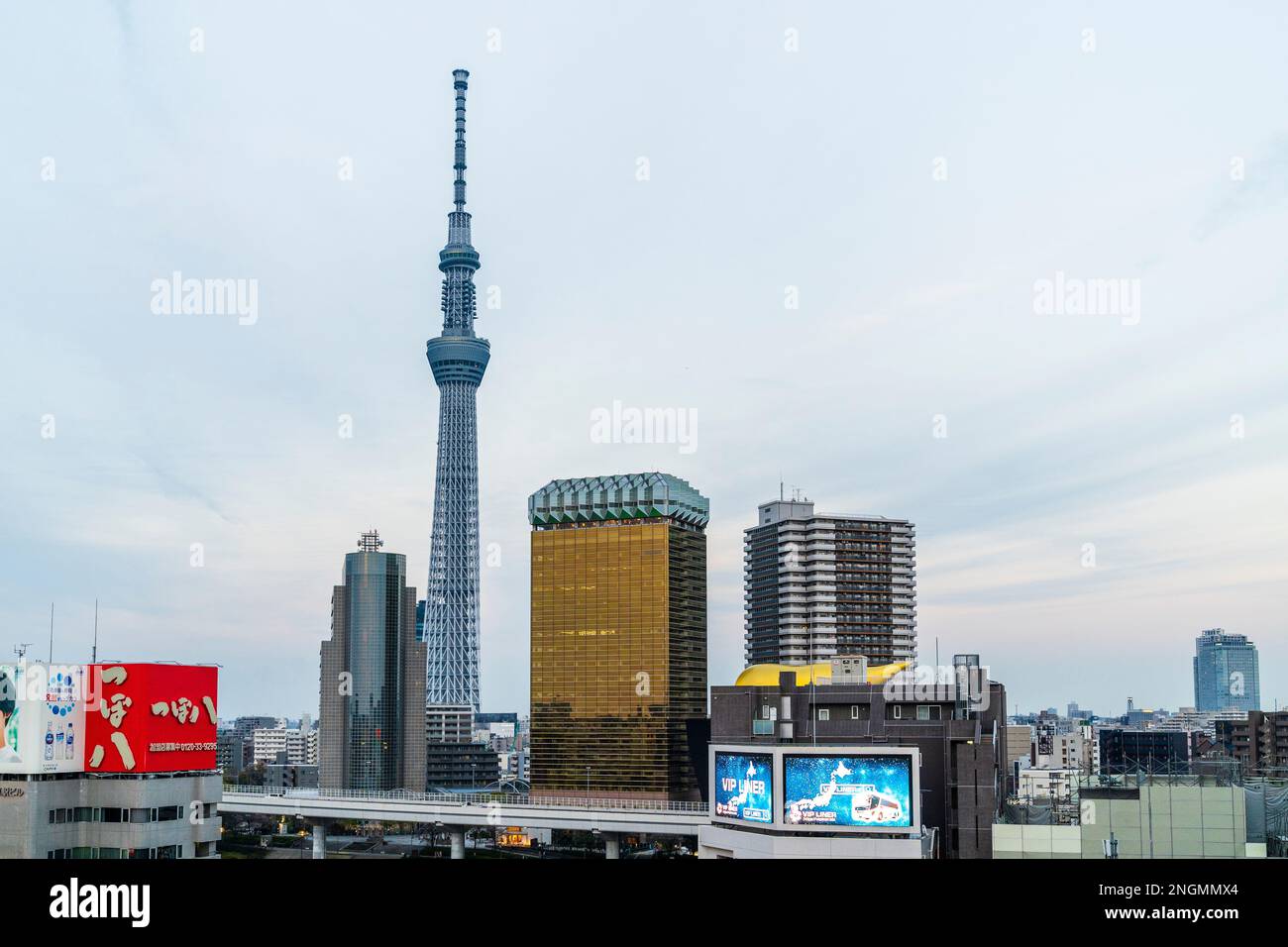Asahi beer building hi-res stock photography and images - Alamy