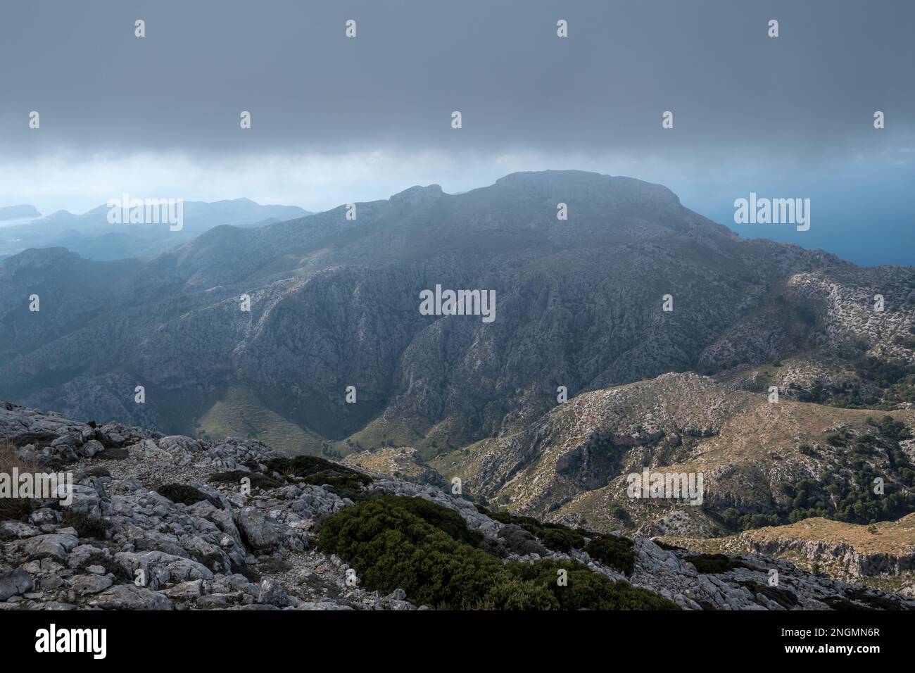 Exploring the mountains hi-res stock photography and images - Alamy