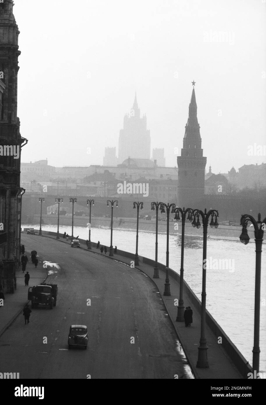Red square moscow view 1950s hi-res stock photography and images - Alamy