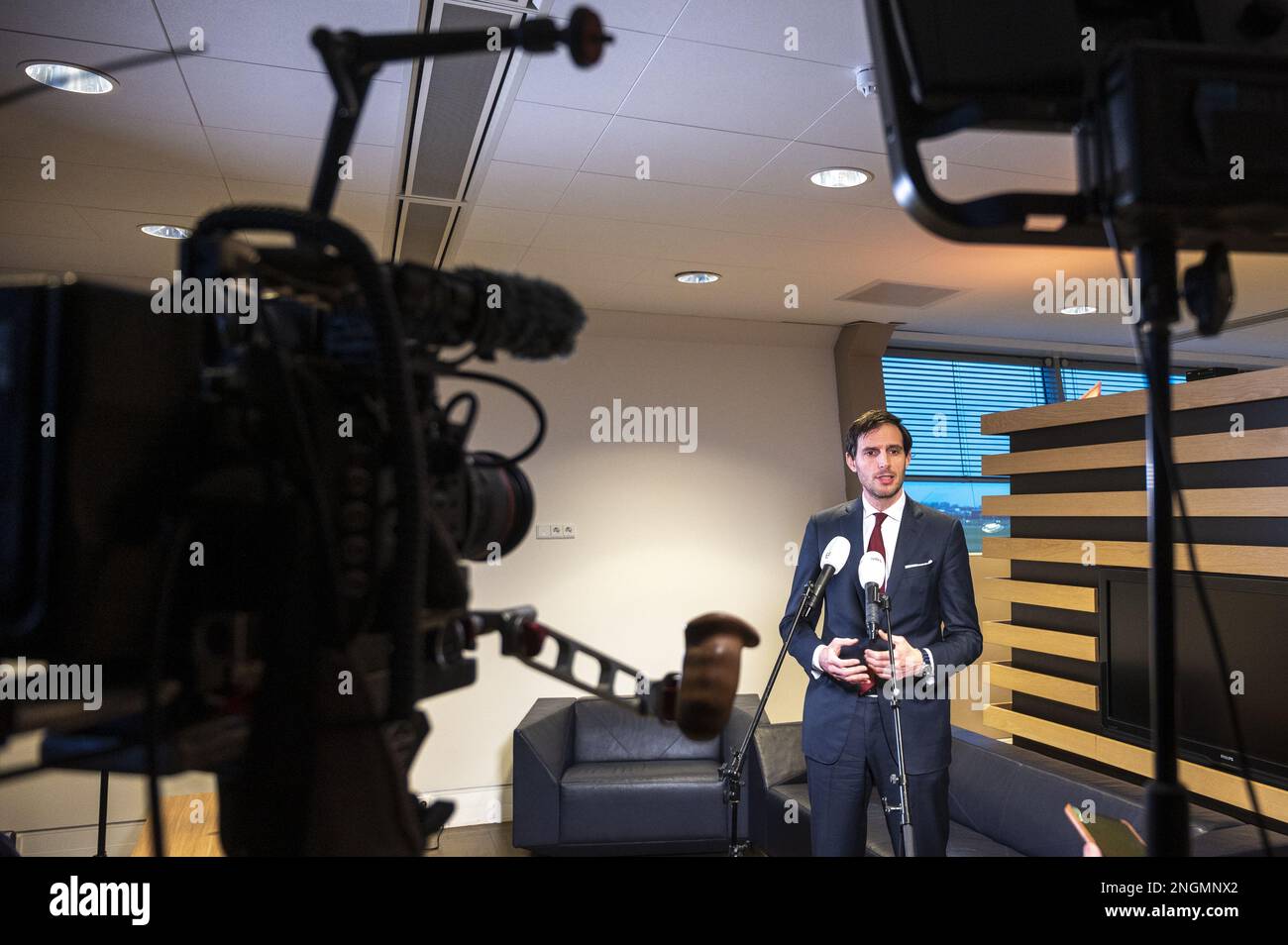 SCHIPHOL-EAST - Minister Wopke Hoekstra of Foreign Affairs gives an explanation. ANP EVERT ...