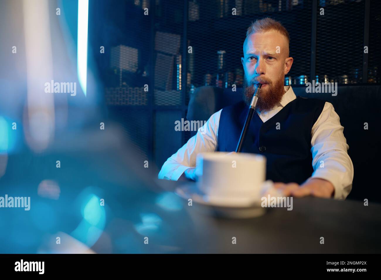 Smoking drinking bar hi-res stock photography and images - Alamy
