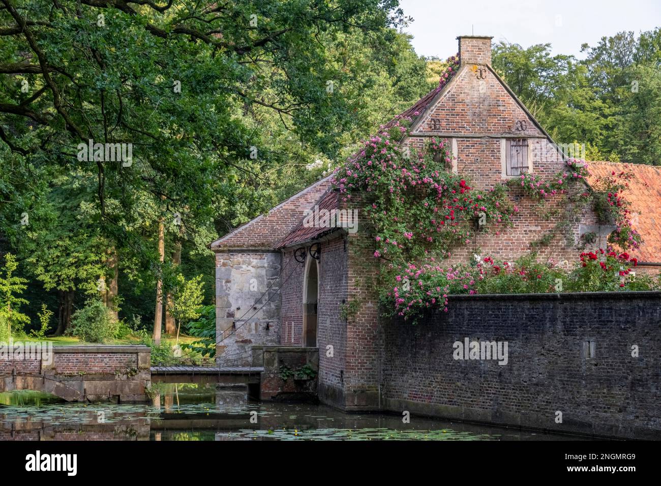 Drawbridge and gatehouse moated castle Haus Welbergen Stock Photo - Alamy