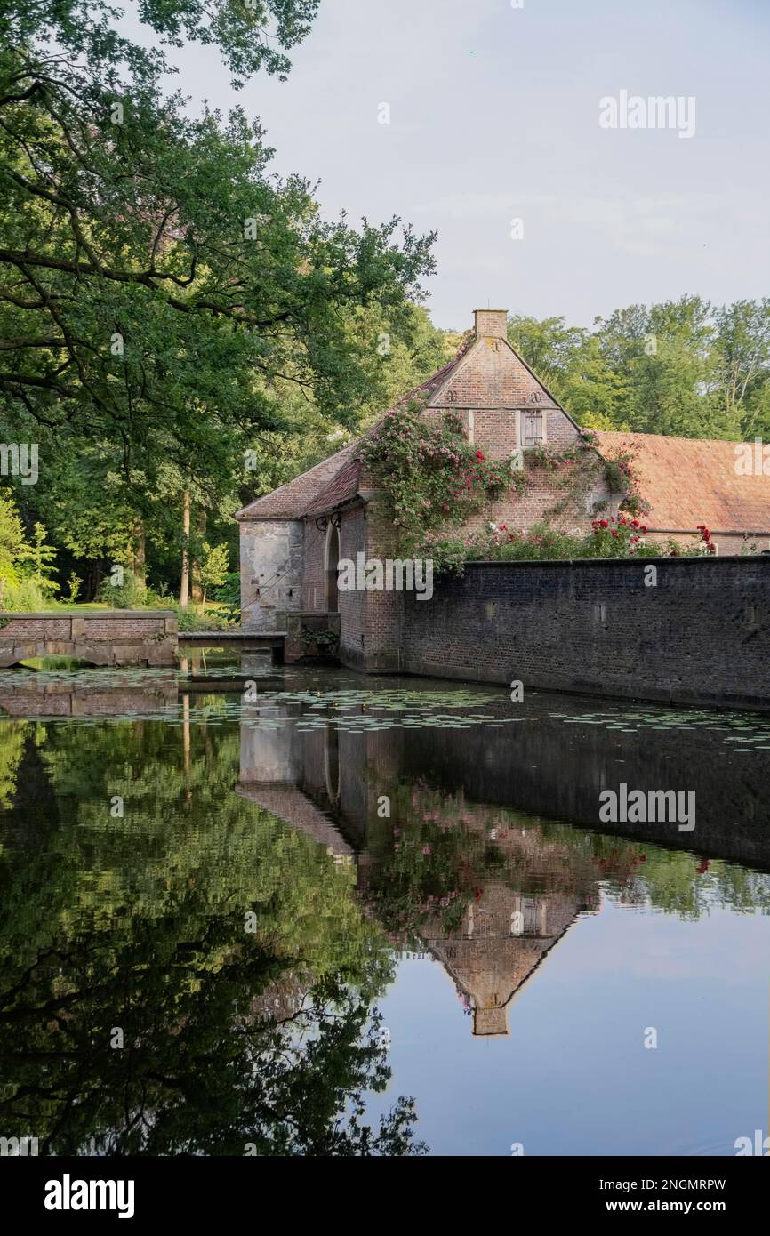 Drawbridge and gatehouse moated castle Haus Welbergen Stock Photo - Alamy