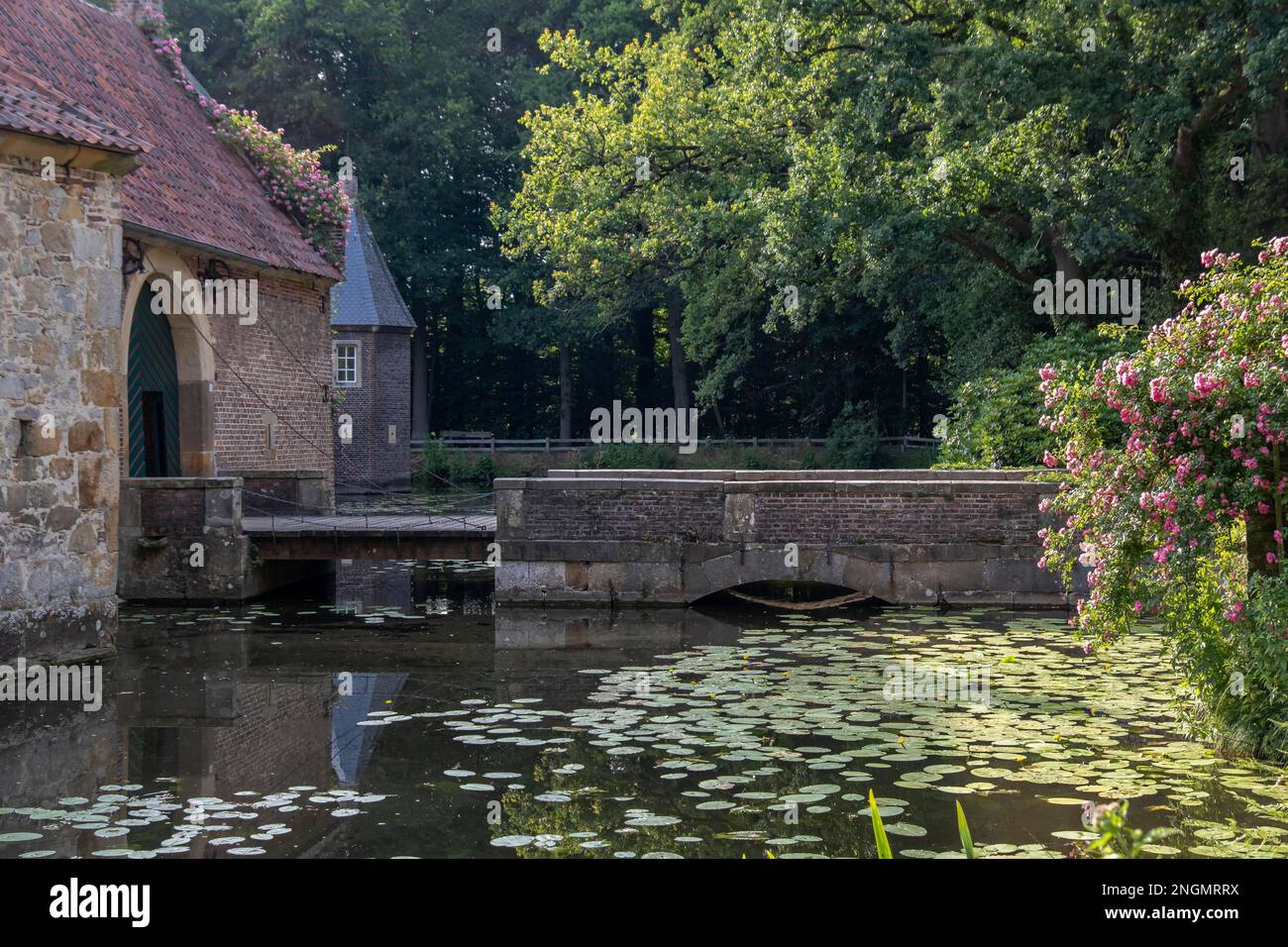 Drawbridge and gatehouse moated castle Haus Welbergen Stock Photo - Alamy