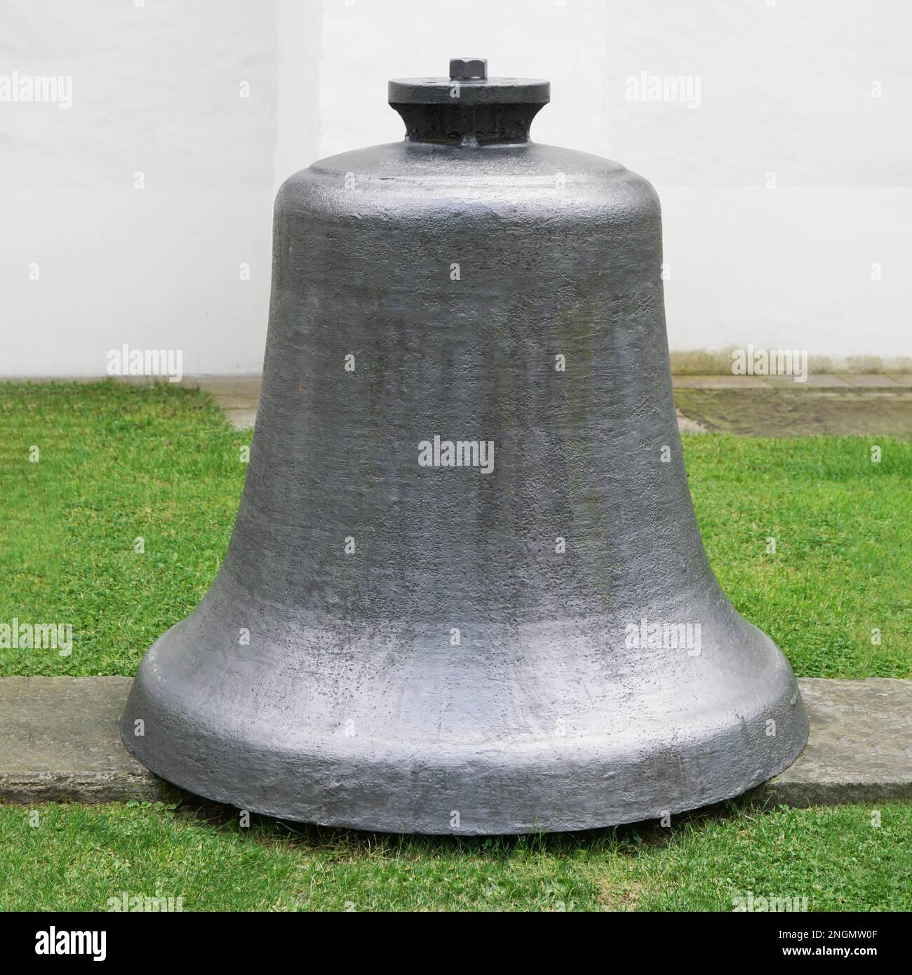 Cast iron church bell hi-res stock photography and images - Alamy