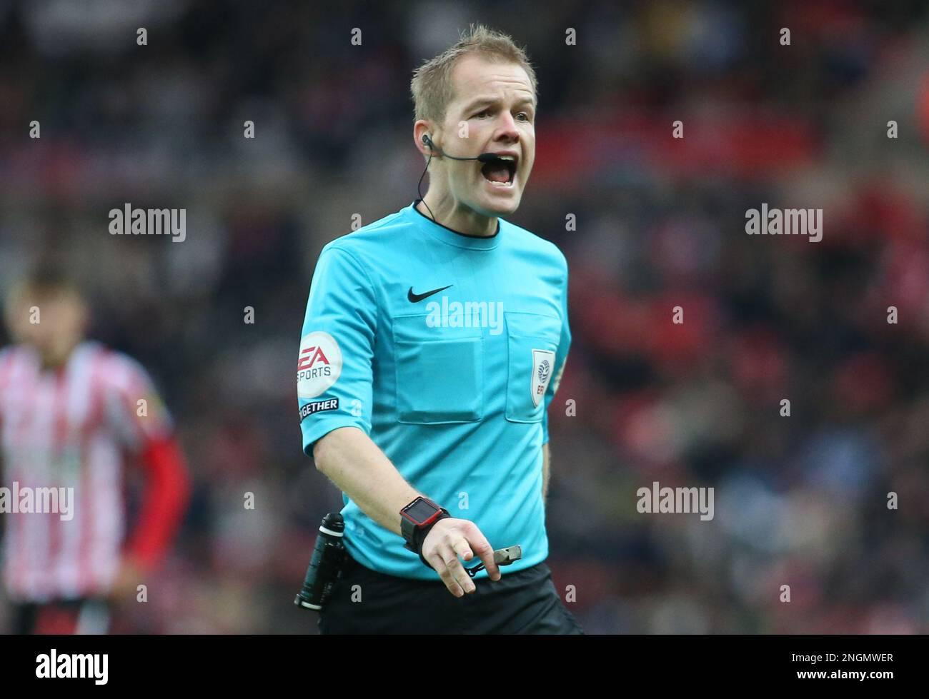 Referee Gavin Ward during the Sky Bet Championship match between ...
