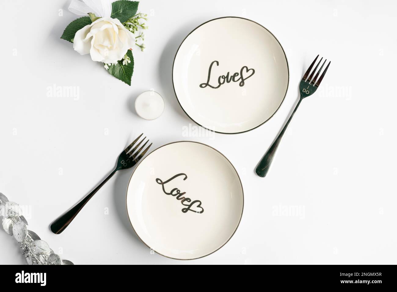 top view wedding plates with white background Stock Photo - Alamy