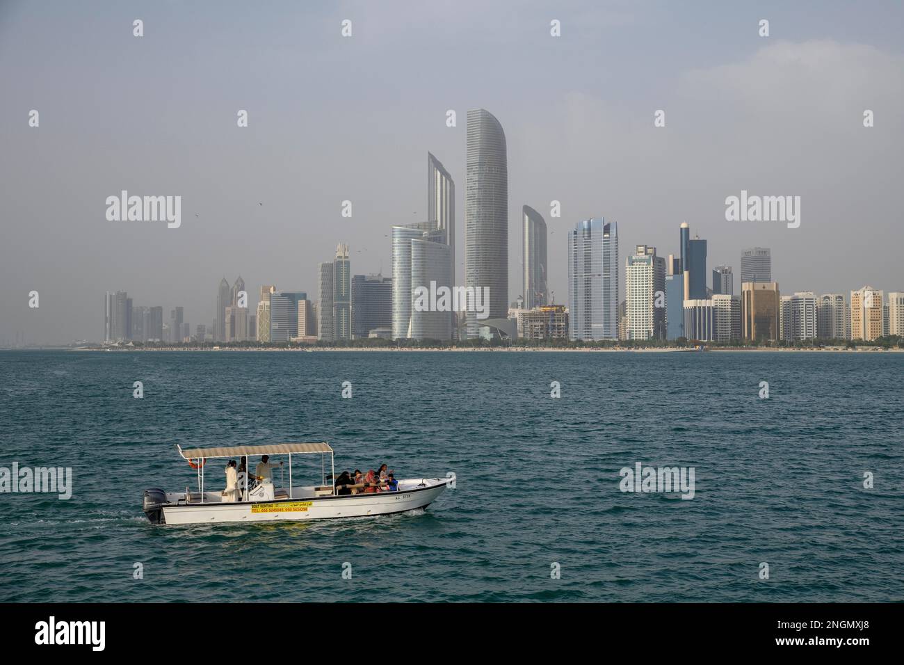Emirates cruise ship hi-res stock photography and images - Alamy