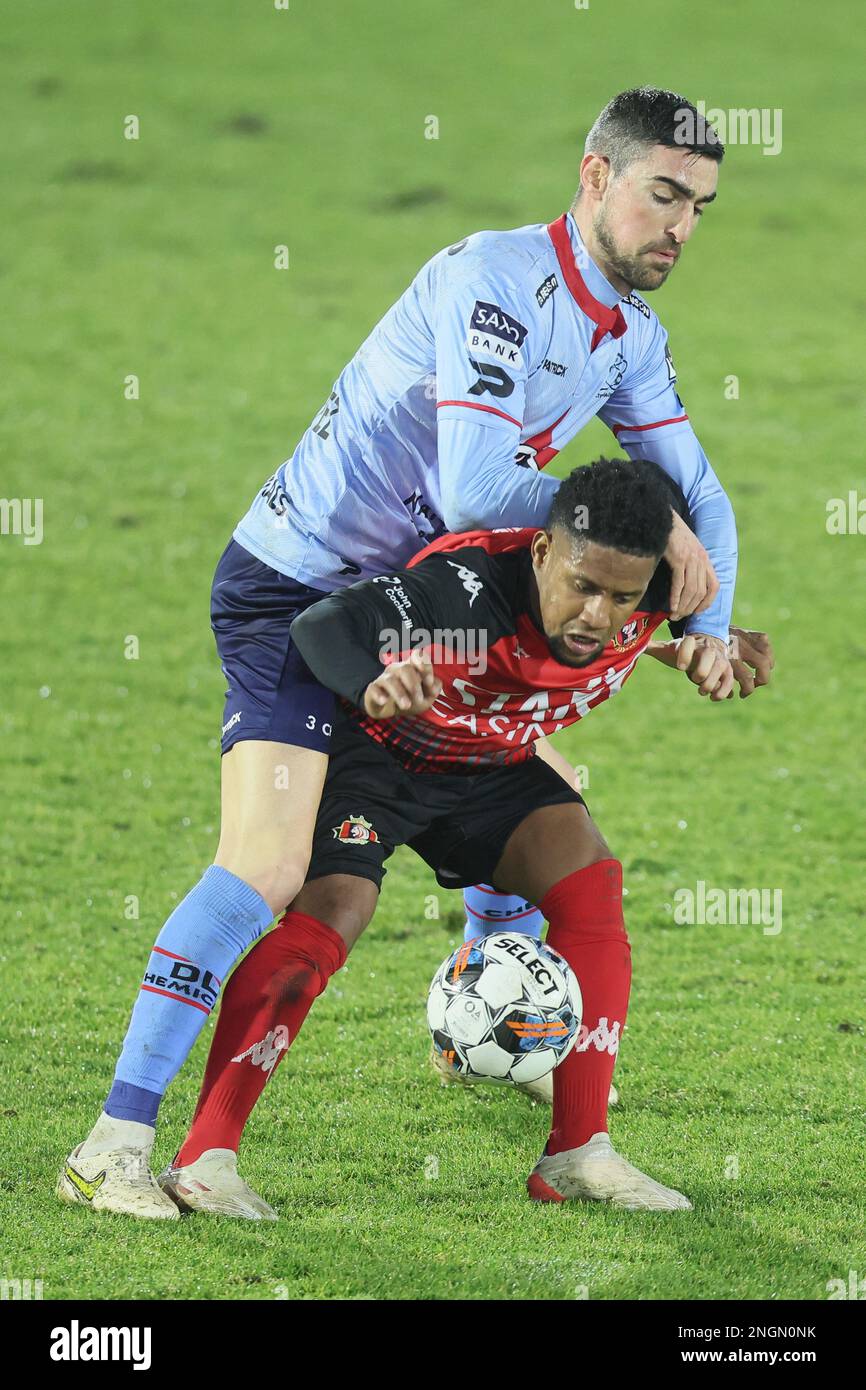 Essevee's Borja Lopez and Seraing's Vagner Mvoue fight for the ball ...