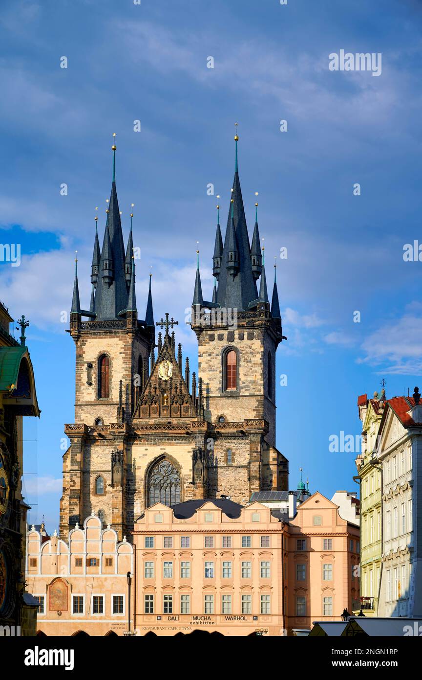 Cathedral prague chateau castle hi-res stock photography and images - Alamy
