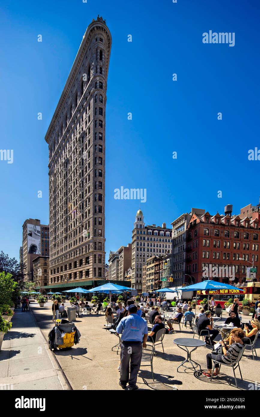 Condominium facade hi-res stock photography and images - Alamy